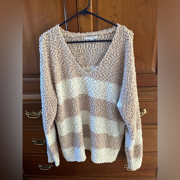 FAVLUX | Sweaters | Super Soft Vneck Tan And White Sweateronly Worn A ...